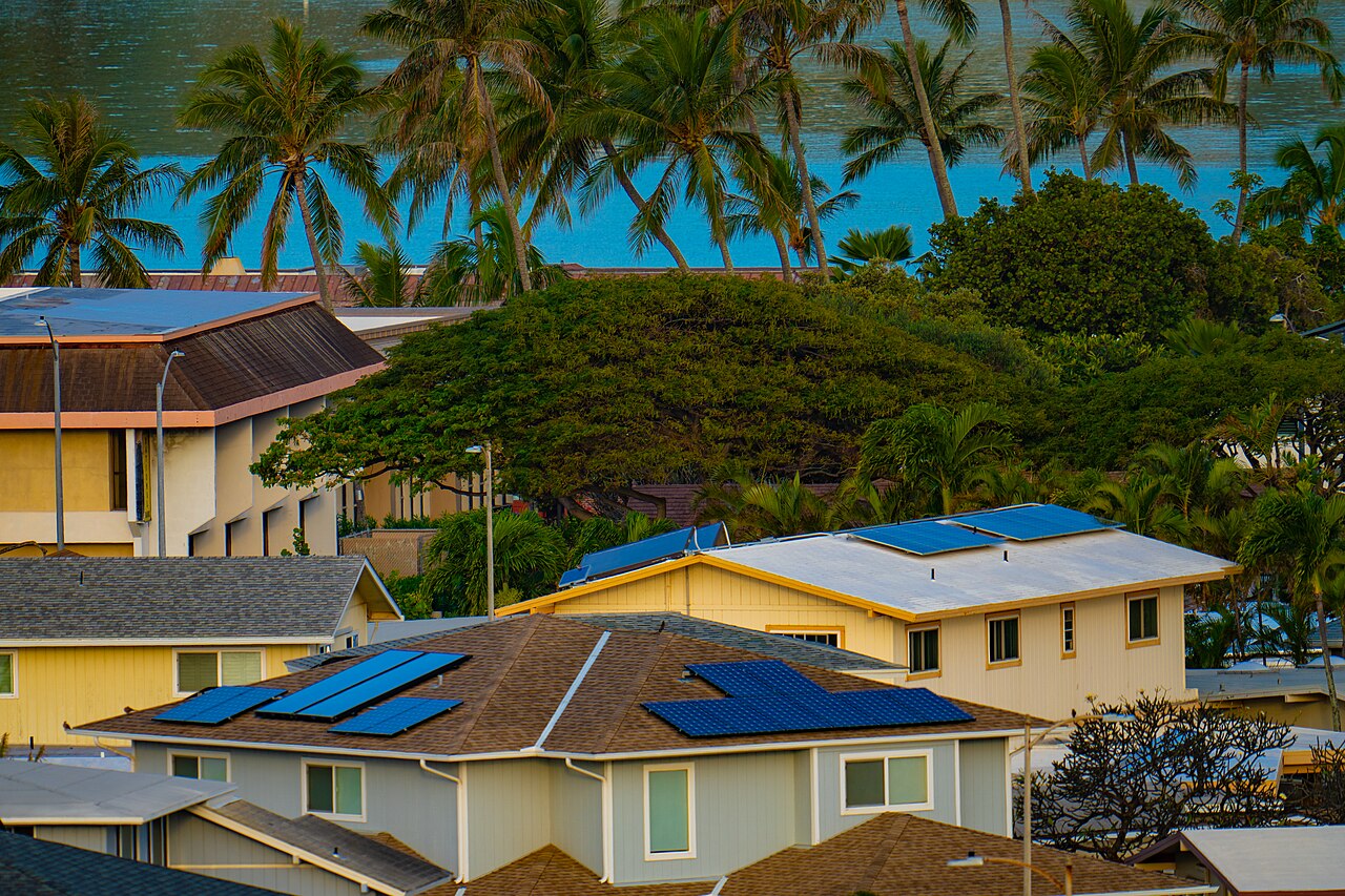 Electricity Costs in Hawaii – How to Budget & Manage Power Bills